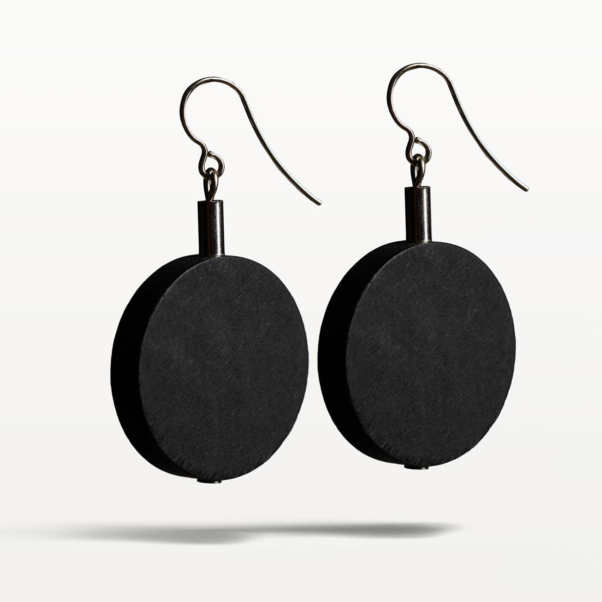 Seela earrings, black